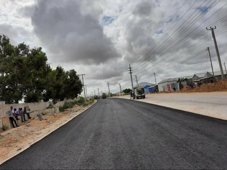 Asphalt paving work begins on the Mogadishu-Afgoye road in the Federal ...