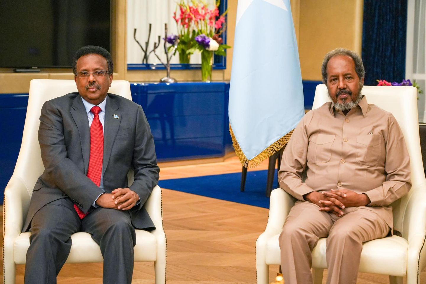 President Hassan Sheikh meets former President in Doha – Somali ...