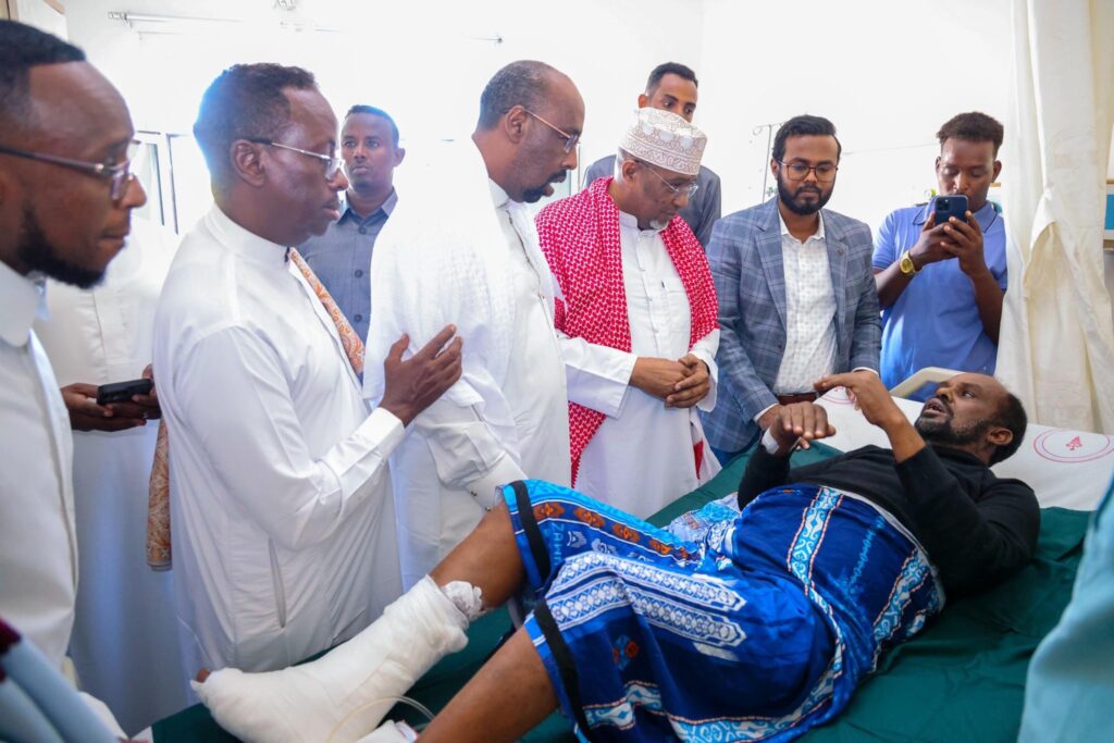 Somali President and Parliament Speaker Visit SYL Hotel Attack Victims ...