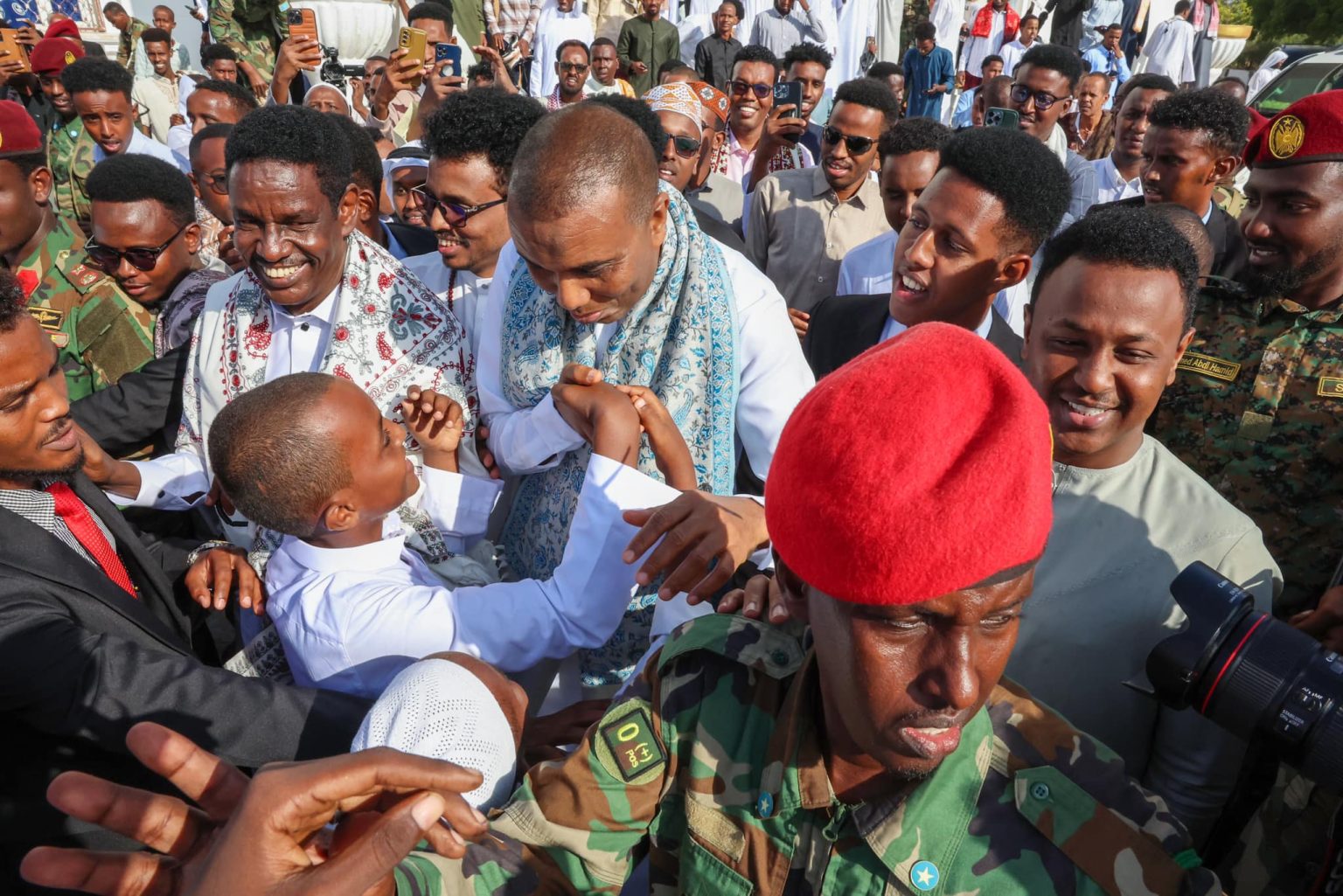 Prime Minister Hamza prays Eid Al-Adha prayer with hundreds of Somali ...