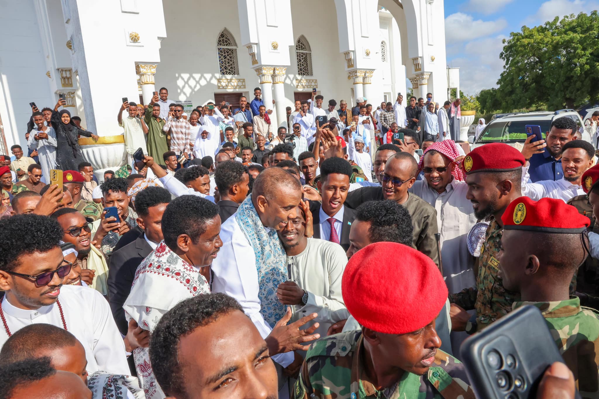 Prime Minister Hamza prays Eid Al-Adha prayer with hundreds of Somali ...