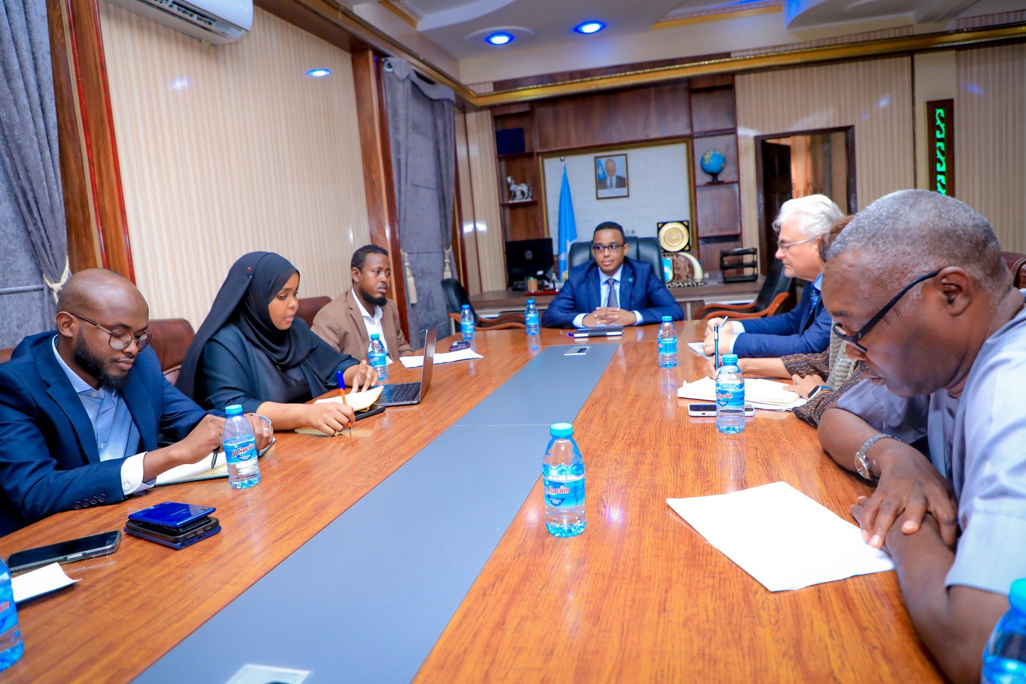 Minister of Labour receives a delegation from the UNDP in Somalia ...