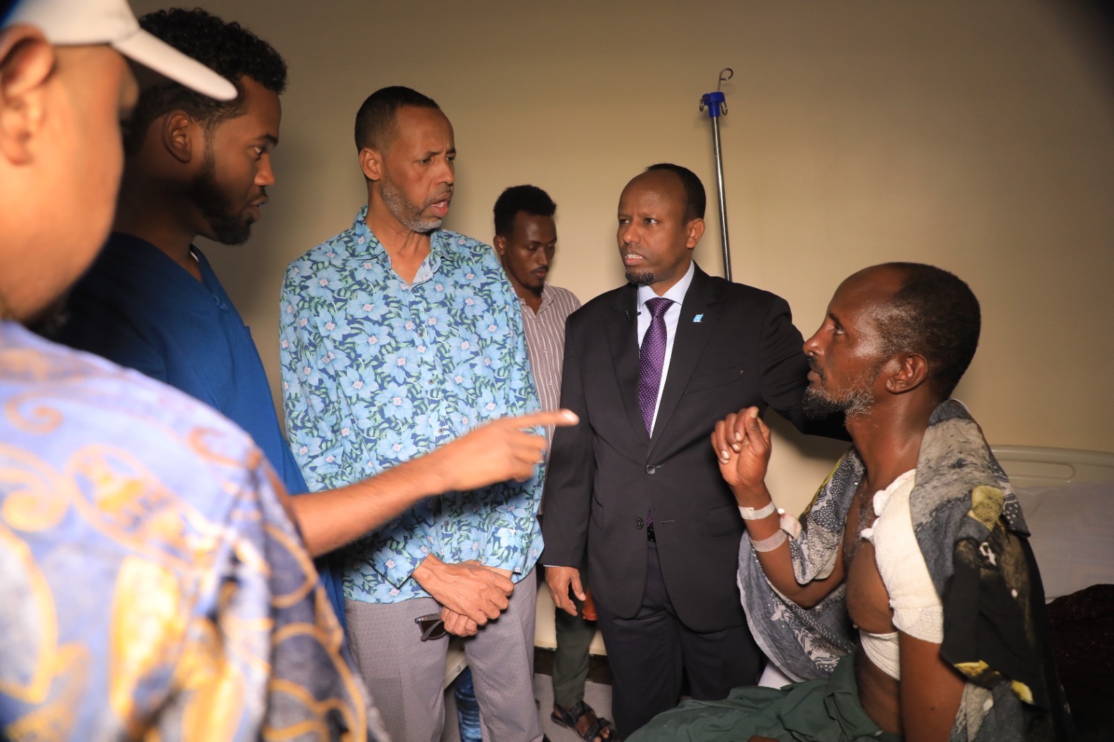 Minister of Health visits wounded soldiers at Somali Military Hospital ...