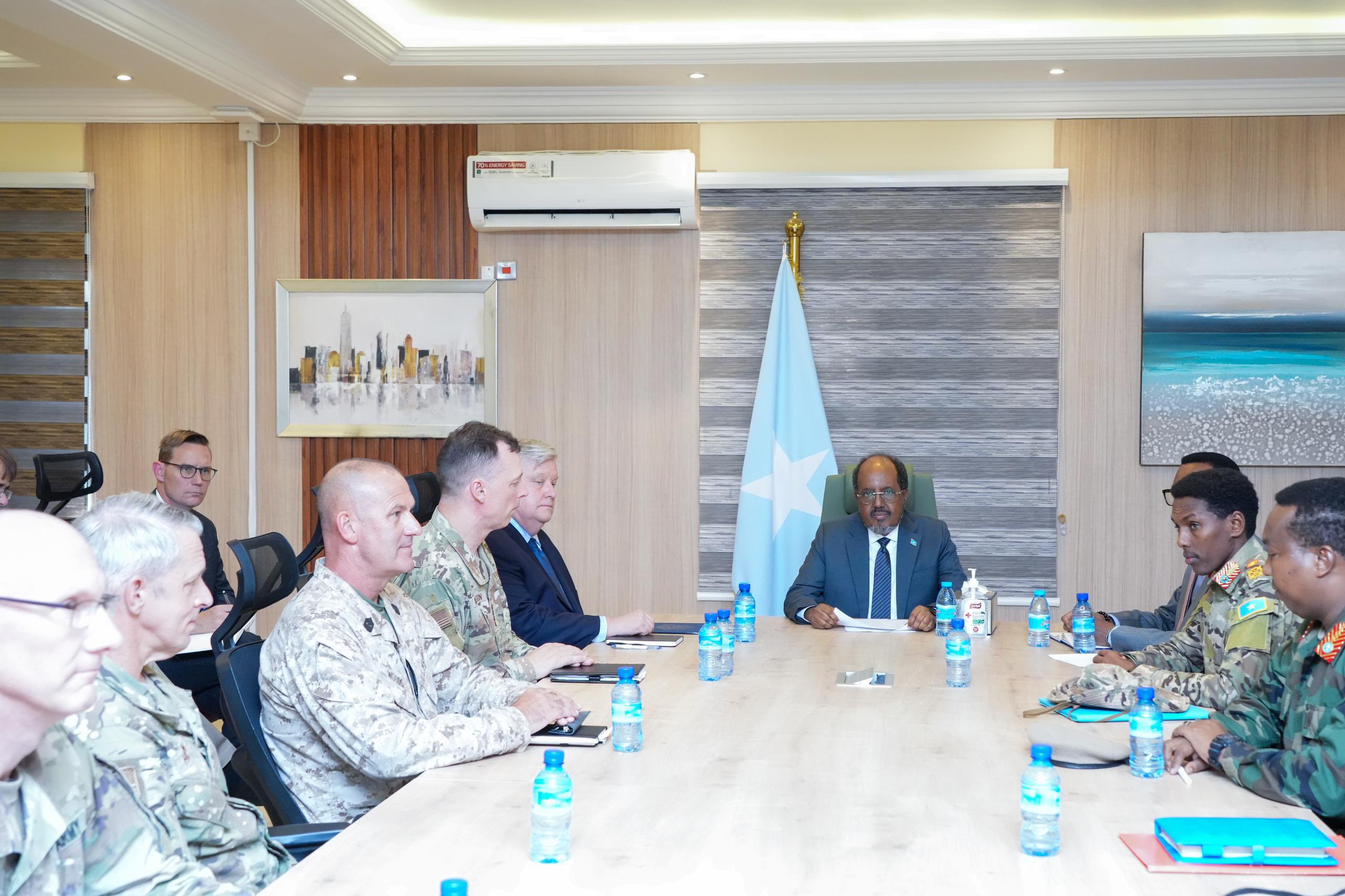 President Hassan Sheikh Meets New AFRICOM Commander to Bolster Somalia ...
