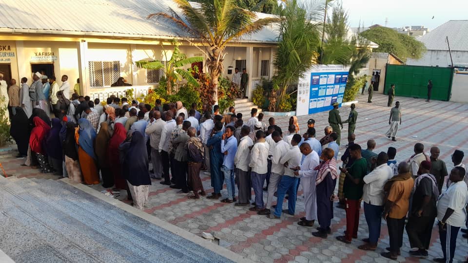 Long Queues Form Across Mogadishu as Residents Await Opening of Polls ...