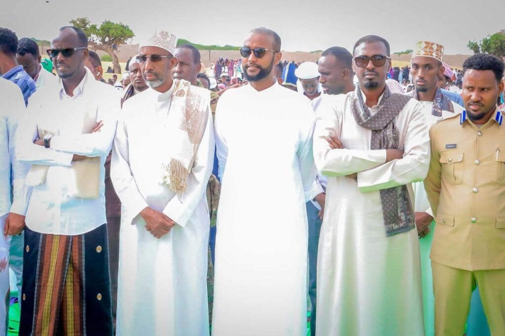 Government Officials Celebrate Eid with Residents of Dayniile – Somali ...