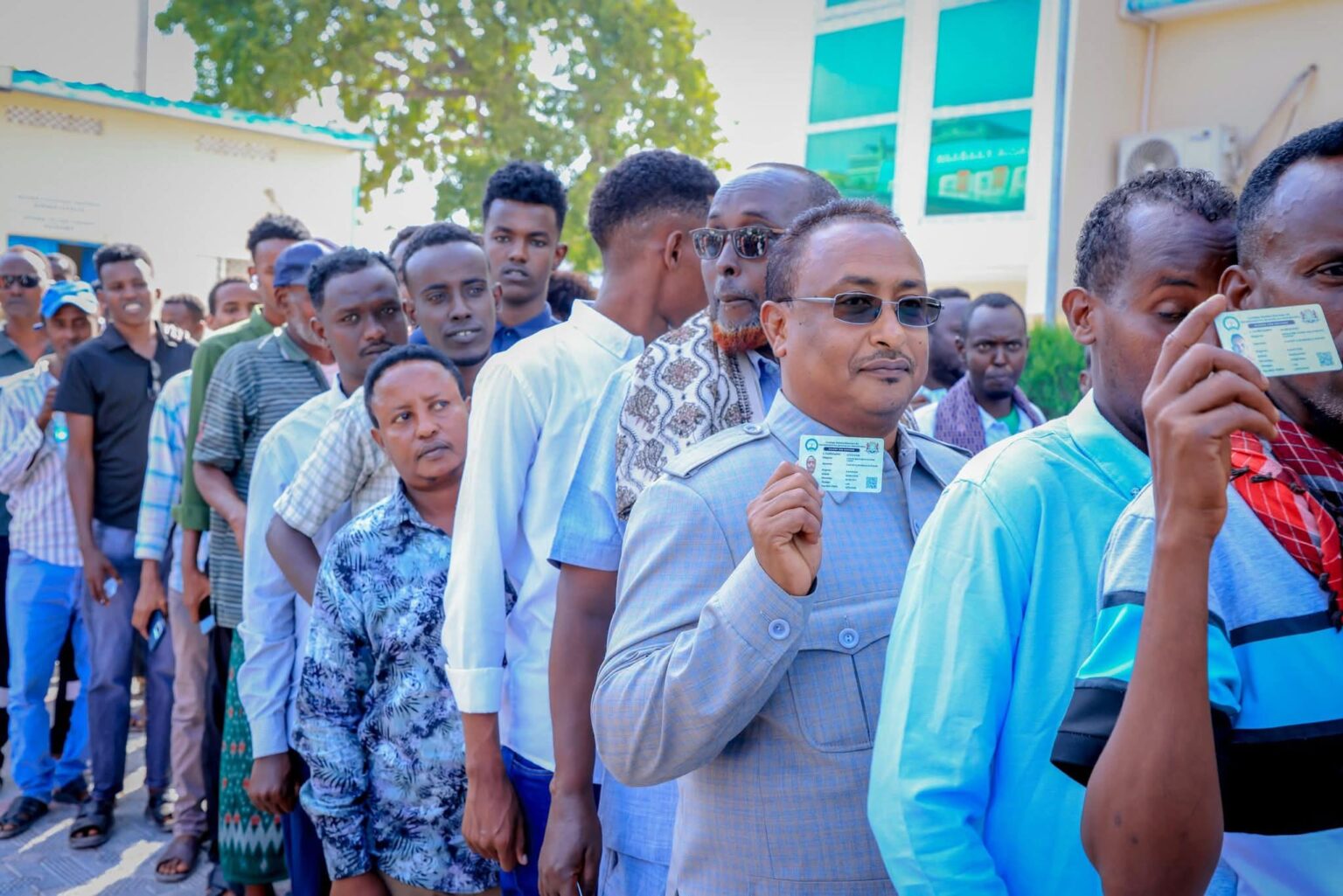 Mayor of Mogadishu casts his vote for the Banadir Local Council ...